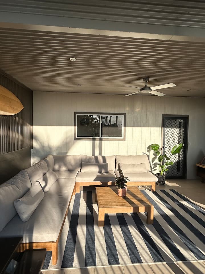 Coolum Hilltop Hideaway - Noosa