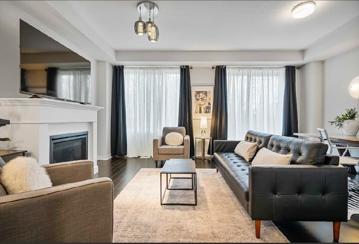 Executive Townhouse On A Ravine - Brampton