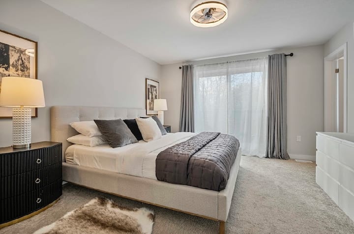 Executive Townhouse On A Ravine - Brampton