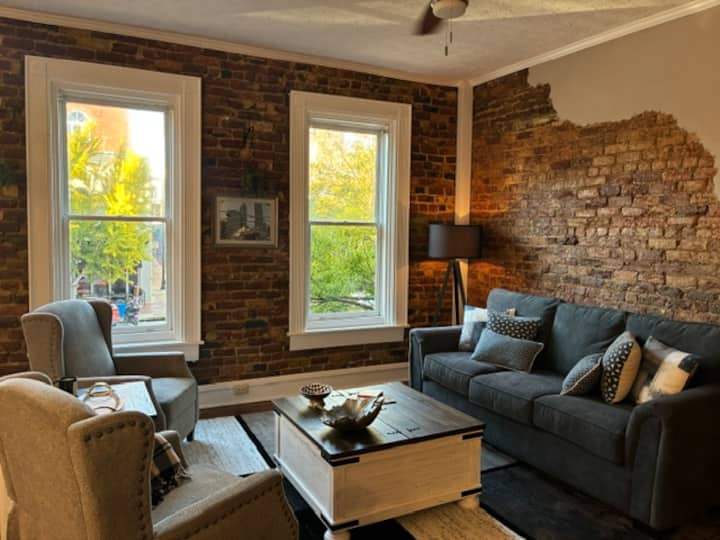 Downtown Athens - 85 In Lg Tv! Go Dawgs! - Athens, GA