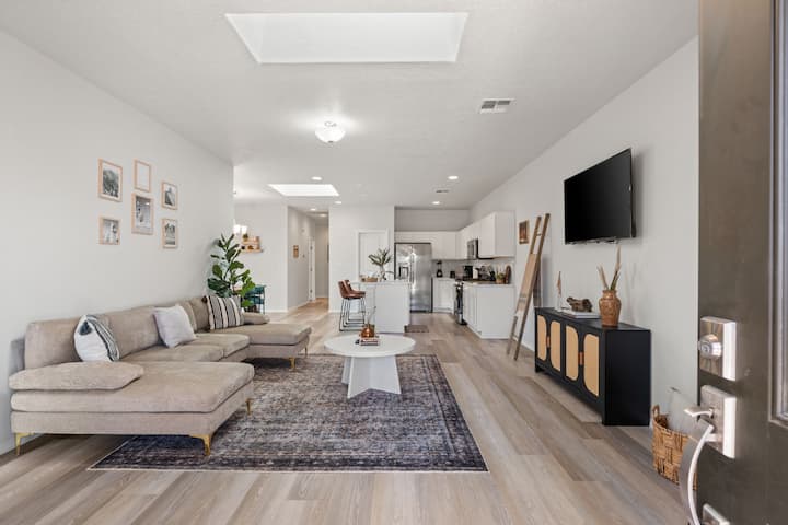 Modern Home W/3br Next To Airport & Netflix - Albuquerque, NM