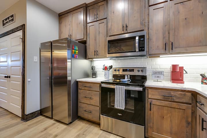 2br Music-themed Stay | Cozy + Unique - San Angelo, TX