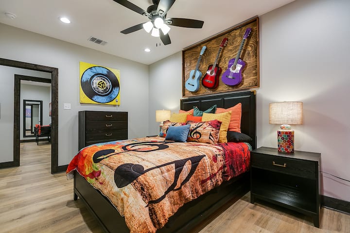 2br Music-themed Stay | Cozy + Unique - San Angelo, TX