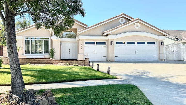 Spacious Modern With Backyard - Corona