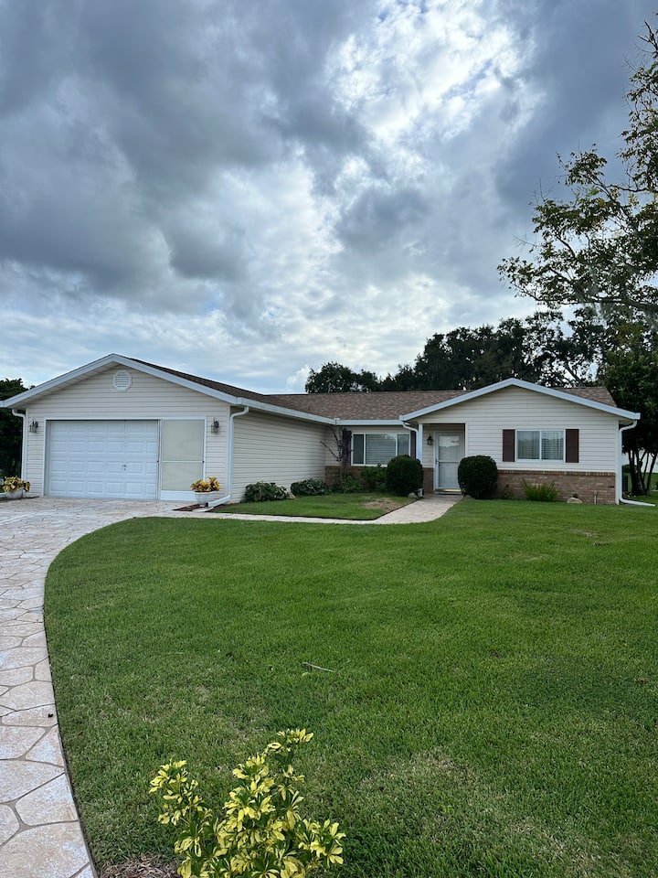 Spacious 3 Br, Near Villages - Lake Weir, FL