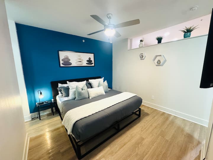 Red Rose Downtown-deep Ellum Train & Free Parking - Dallas, TX