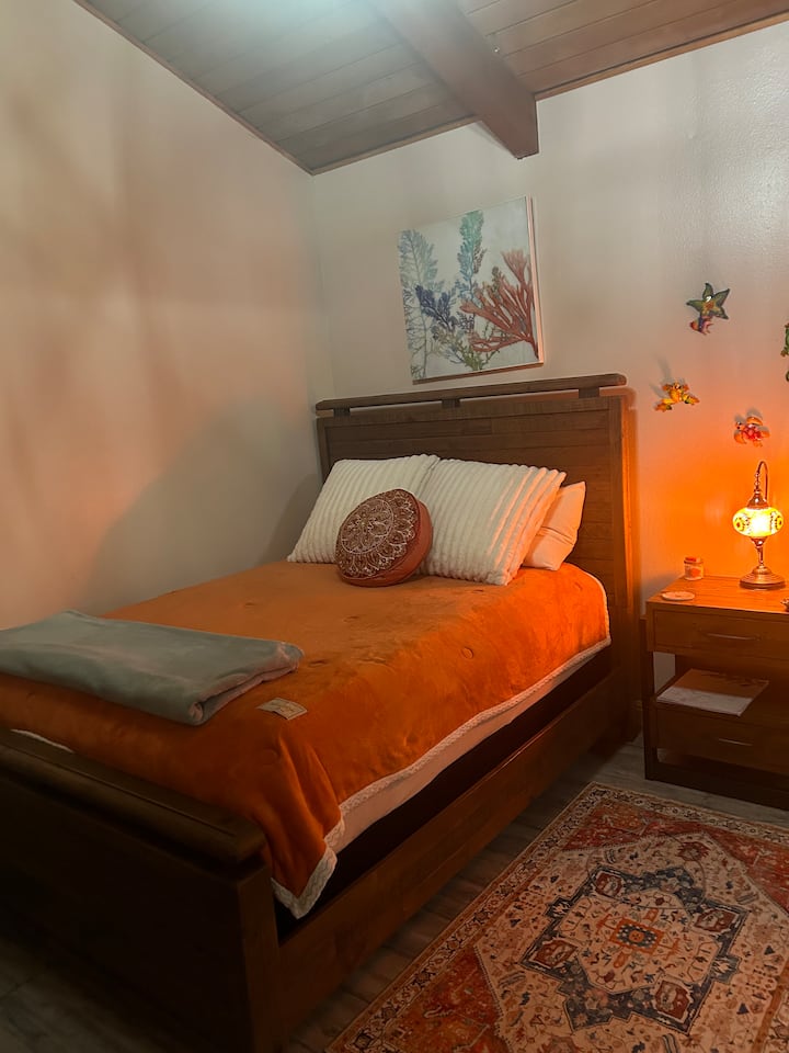 Nice Queen Bedroom Private Bath - Los Ángeles, CA