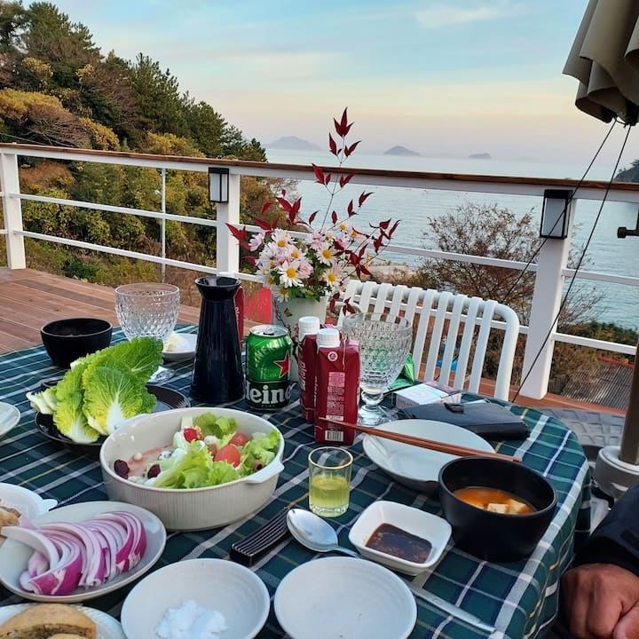 통영 추도
바다와 잠들어 일출을 보면서 일어나는곳 ᆢ해안정 - Zuid-Korea