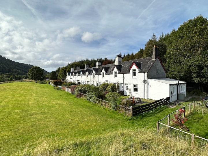 Cosy Pet Friendly Cottage With Woodburner By Canal - Lochgilphead