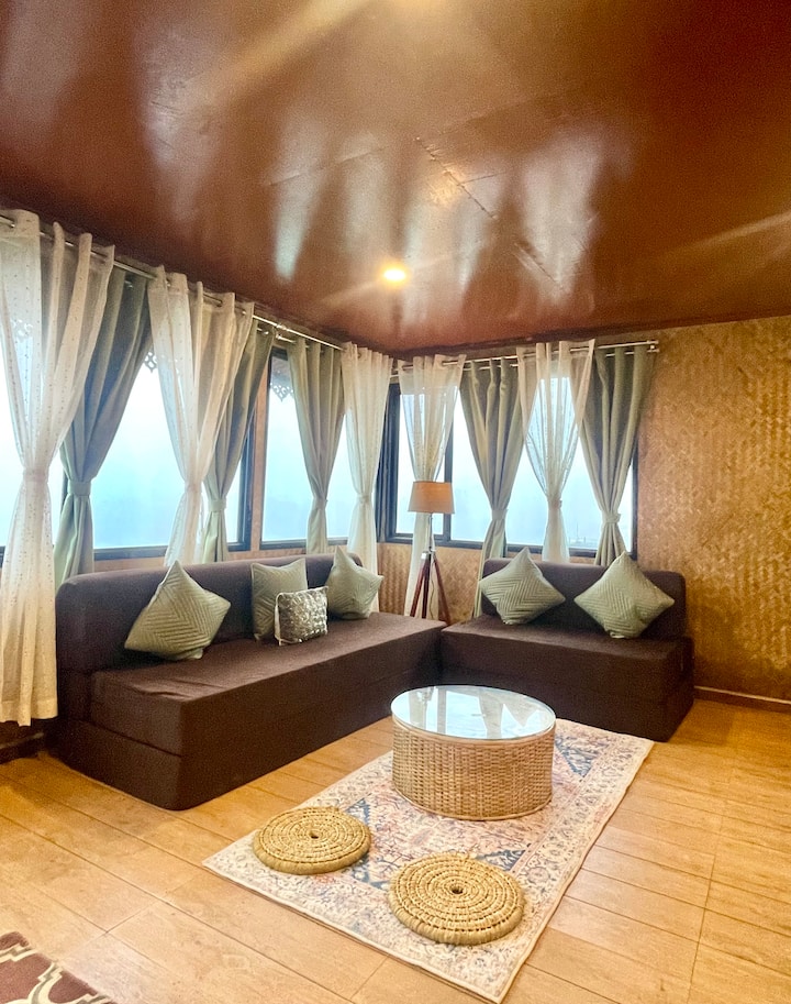 The Attic 2 Mins From Mall Road - Darjeeling
