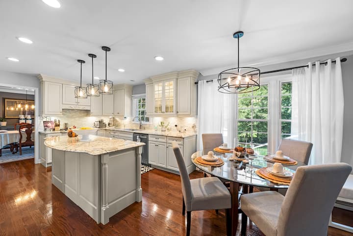 5 Bedroom Immaculate & Stylish Home In Quiet Area - Greensboro, NC