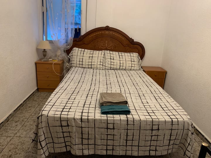 Primero Habitación - Campello, España