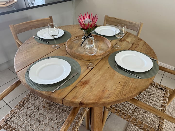 Slaap. 

Self Catering - Paarl