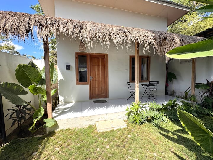 Casa Mona #2 · Cocina, Ac Y Workspace · Kuta - Lombok