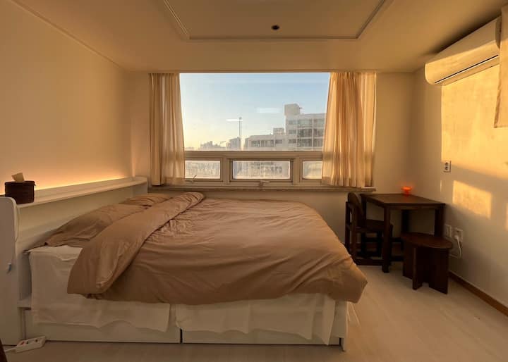 Functional Flat Near Seoul Stn. -