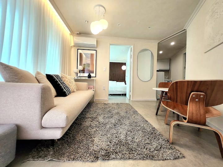 Airport Direct·private 1f·5ppl|hongdae 1stop|4.94 - Seoul