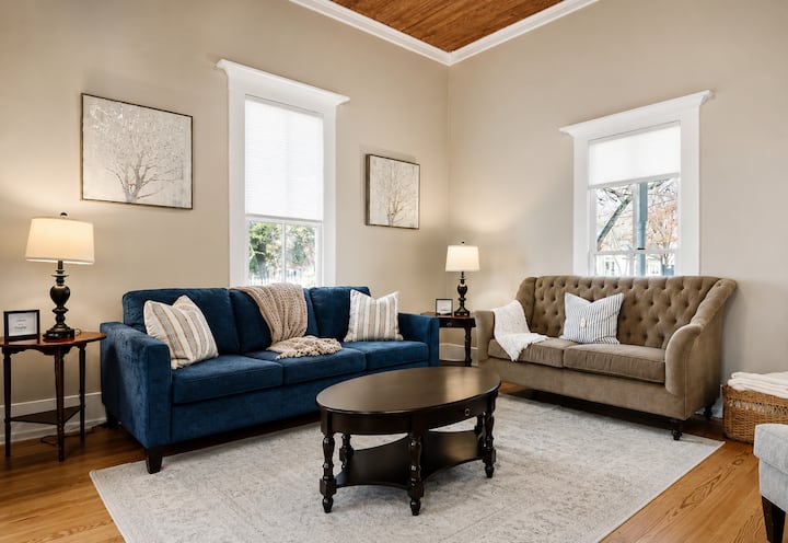 Victorian Elm And Carriage House - Georgetown, TX