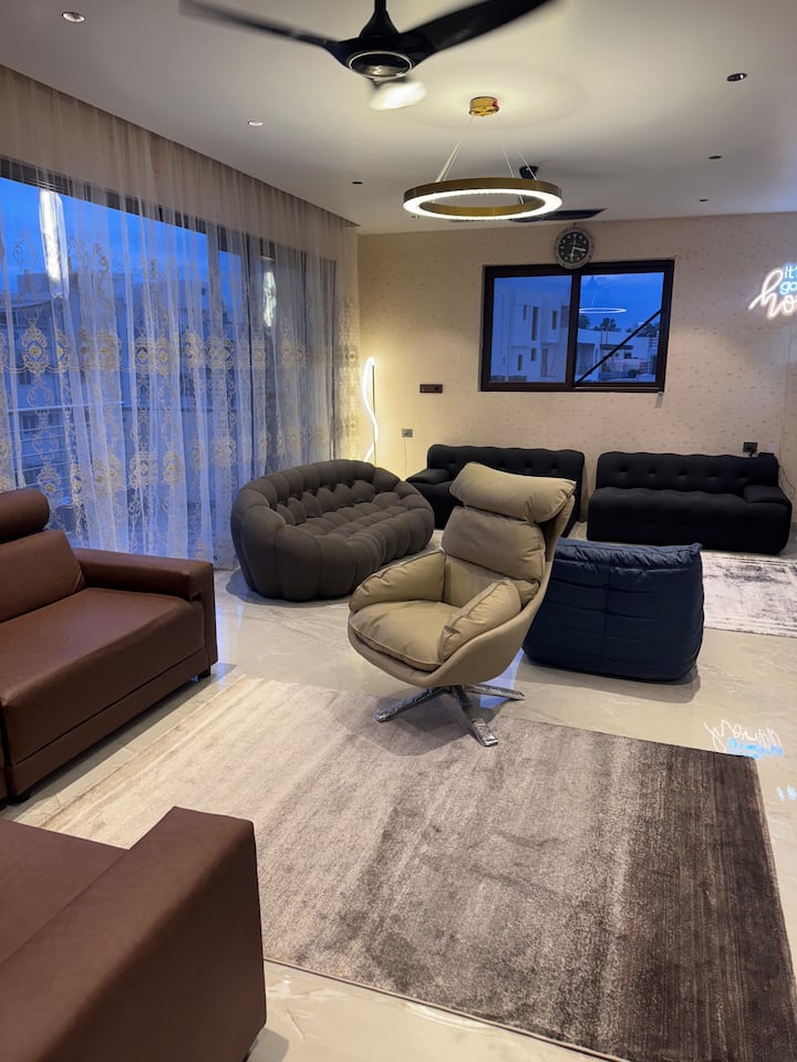 Duplex 7 Bed Room Luxurious Apt - Bangalore