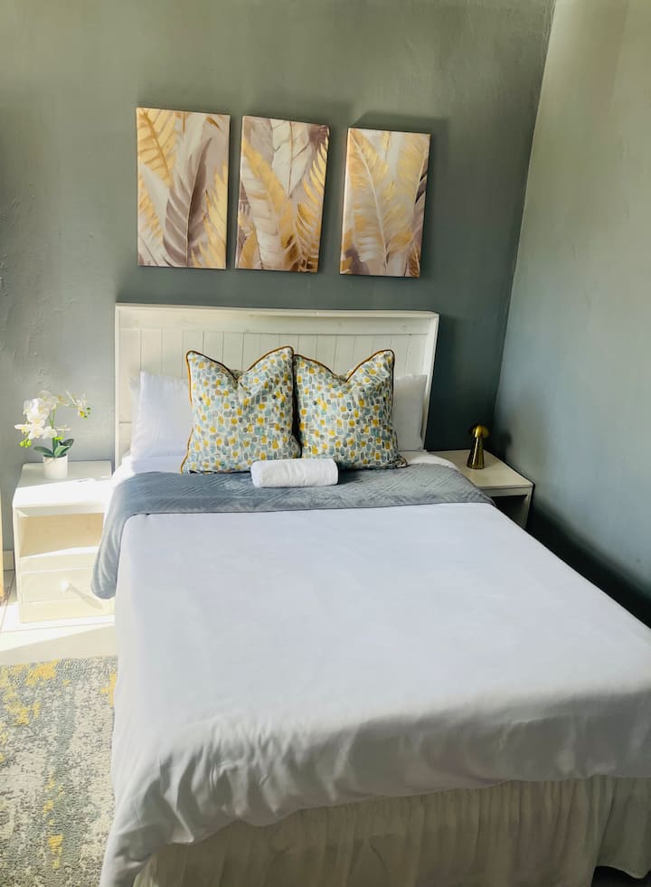 Beautiful Studio Apartment In Hazel Park - Germiston