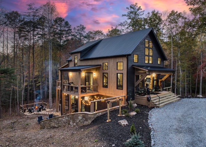 Luxury Blue Ridge Cabin • Sauna + Hot Tub - Georgia, GA