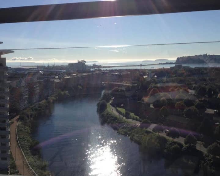 Riverbank Views - Cardiff