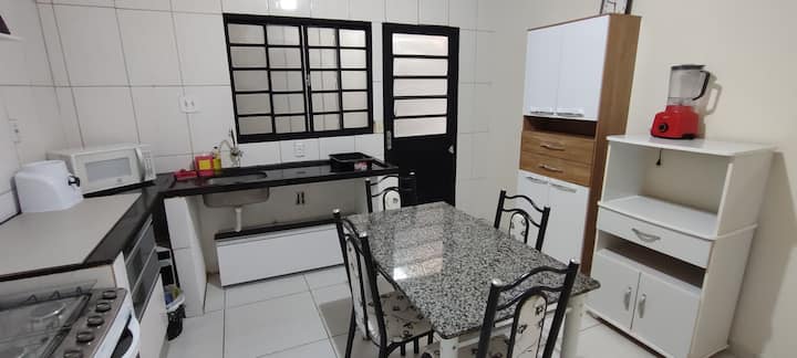 Casa Centro 2 Dormitórios E 3 Banheiros - Botucatu