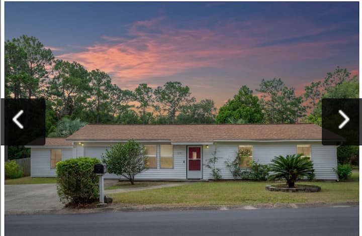 Pool Side Vibez - Crestview, FL