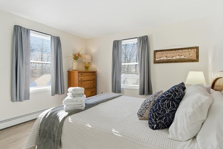 Peaceful Sleeps 6 Escape Family Lake Getaway - Alton, NH