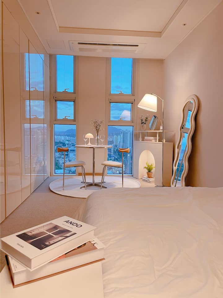 [고객 만족도 1위]j House / 초고층 펜트하우스 /서울역 3분 /프리미엄 숙소 - Seul