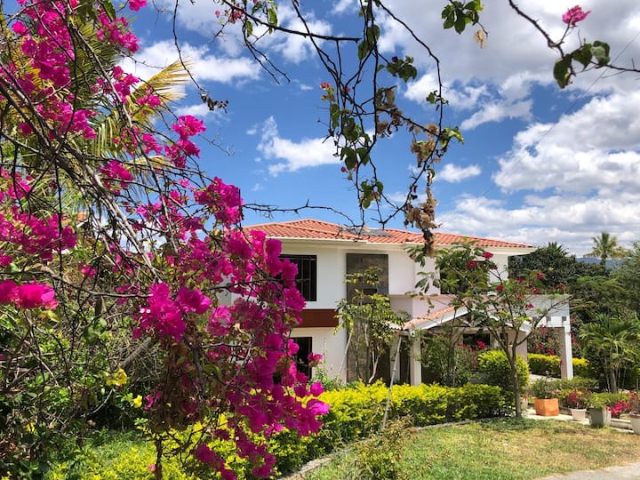 Casa Vacacional Buganvillas - Vilcabamba