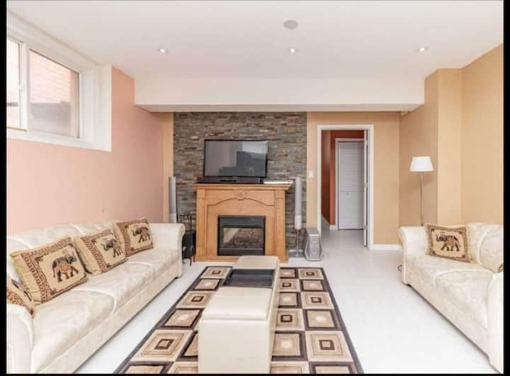 Luxurious Private Basement Guest Suite - Brampton