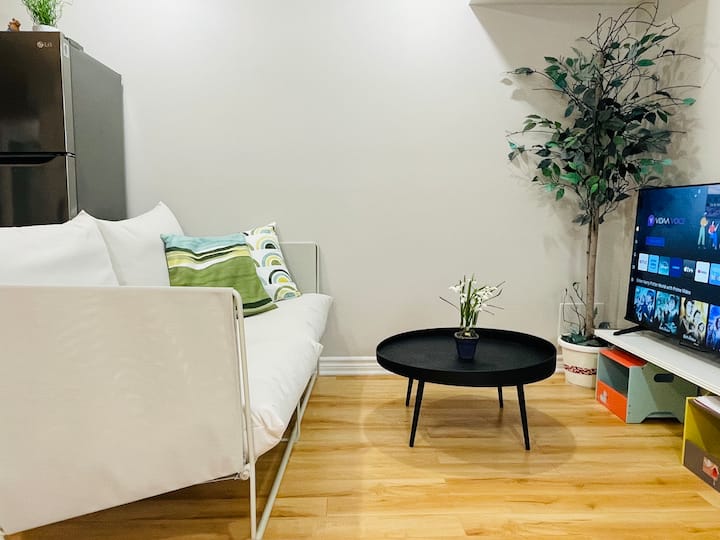 Discount Price Bright & Cozy 2-bedroom Suite - Richmond Hill