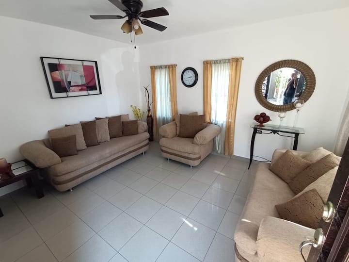 Casa Completa, 5 Cómodos Espacios Para La Familia. - Delicias