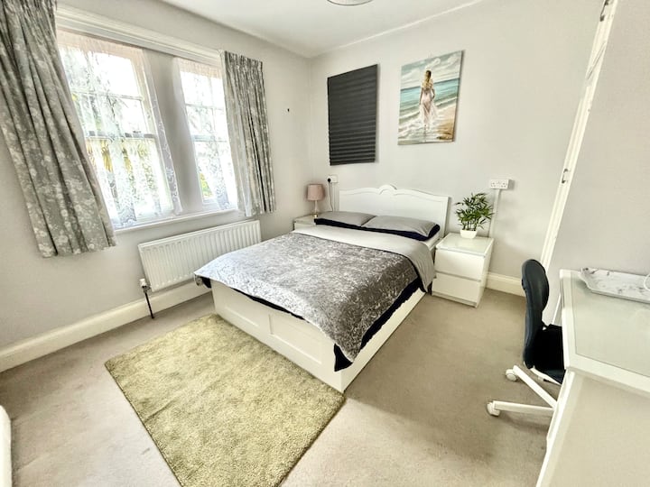 Quiet Double Room Winton - Southbourne
