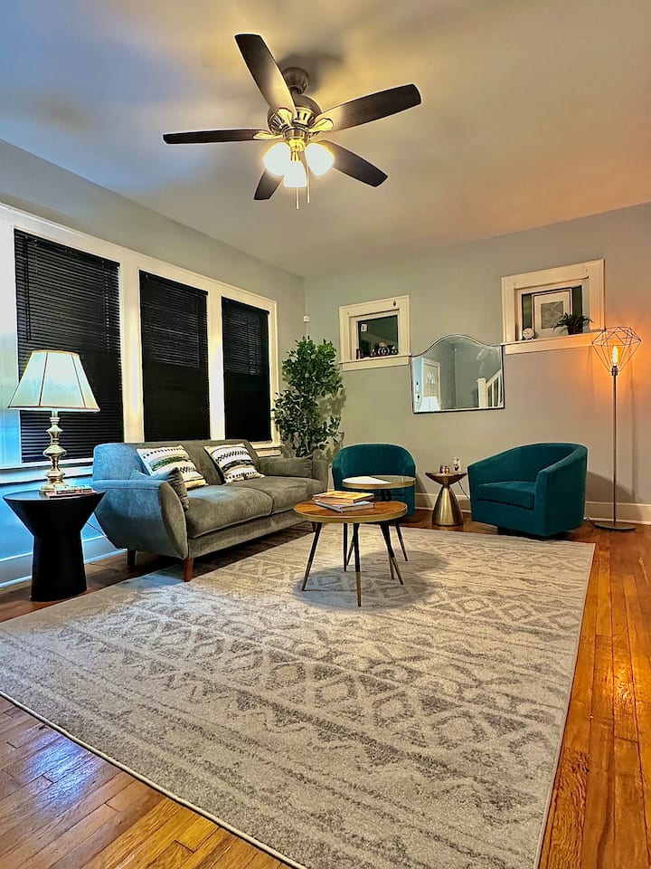 Mid-century Modern W/ Fenced Backyard - Livonia