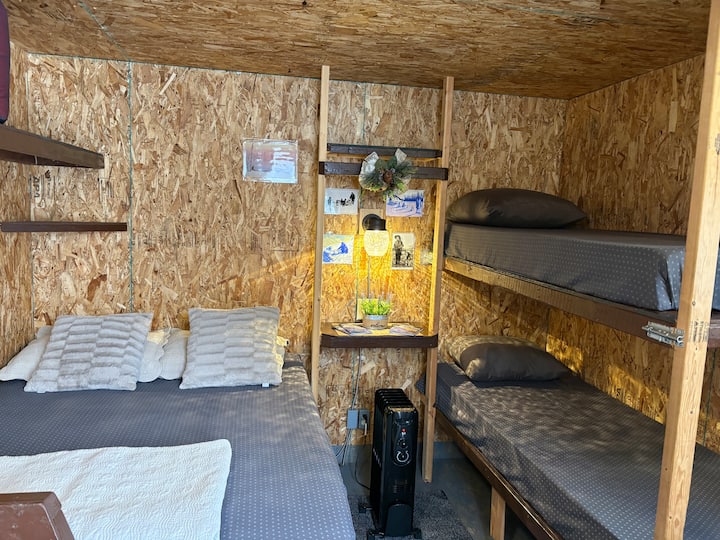 Glacier View Cabin #2 Queen Bed W/2 Bunks - Glacier View, AK