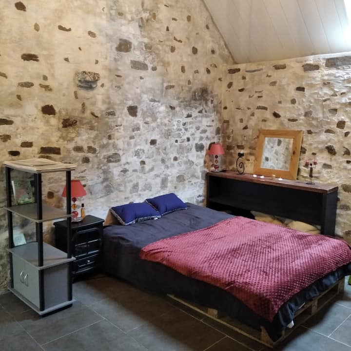 Charmante Maison Isolée Sur Un Mont - Domfront