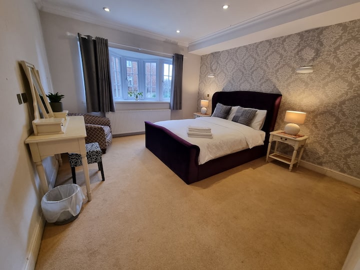 Sunny Room & Private Bathroom & Free Parking - Brentford