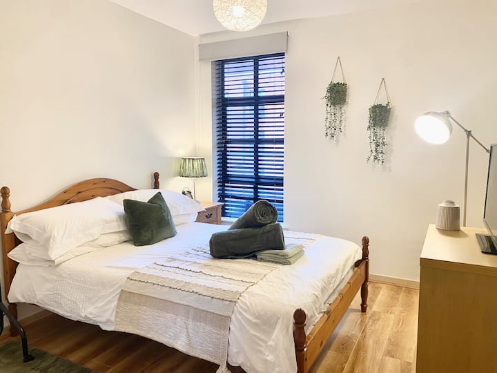 1 Bed Apartment & Parking, Jewellery Quarter - Birmingham