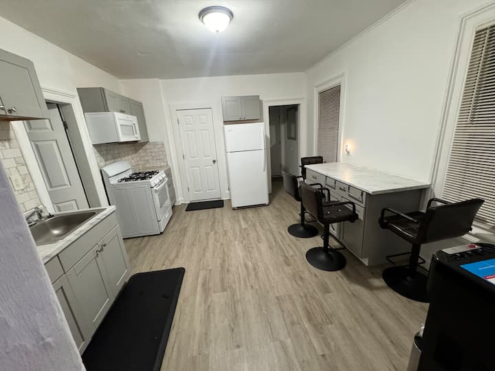 Spacious Room & Private Bathroom(2 Queen Beds) - Bridgeport, CT