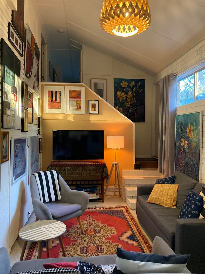 Artist Gallery Apartment -The West Wing Brisbane - Brisbane