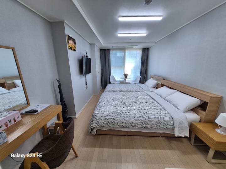 (1/75)해운대바다1분/오션뷰/넷플릭스/꽃향기가득/폴옵션/짐보관가능/장기숙박할인 - 부산광역시