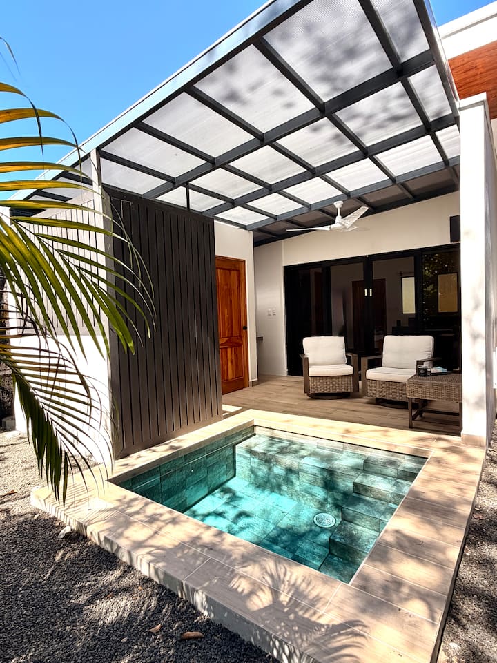 Bungalow With Private Pool Steps From The Beach - Bejuco District