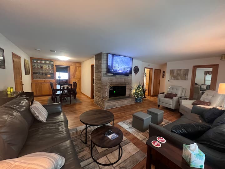 Walk To Nd, Restaurants, Bars! Very Clean Home! - Notre Dame, IN