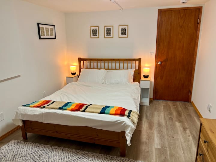 Private Lower-level Suite, Walk To Reed College - Portland, OR