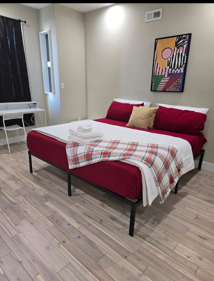 Emerald Jacuzzi Loft: Luxury Above It All - Philadelphia, PA