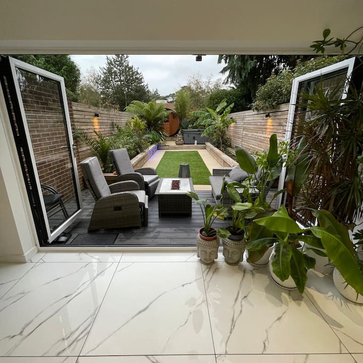Stylish ,Spa And Relaxing House Sauna Hot Tub - Bournemouth