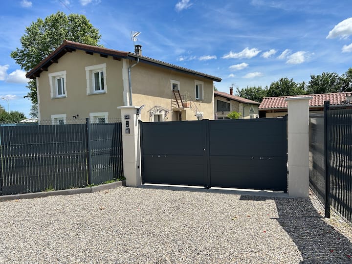 Belle Maison Parking Privé Et Fermé à 15mn De Lyon - Meyzieu