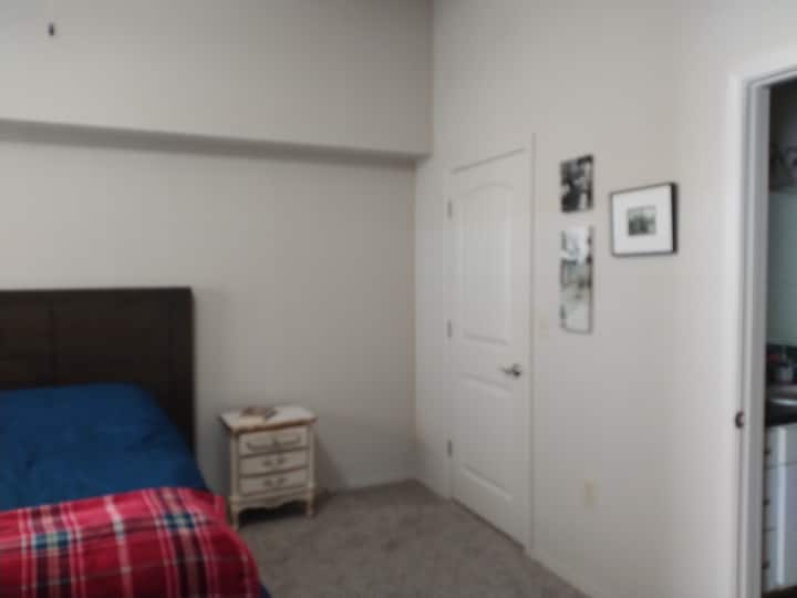 Room To Rent, Private Bathroom - Wichita, KS