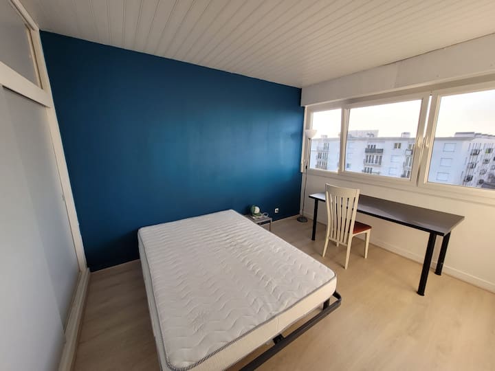Chambre Bleue Dans Colocation - Nantes